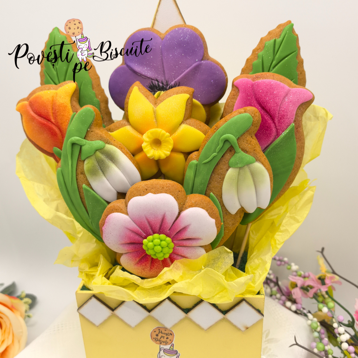 Decorațiune creion cu flori din turta dulce - Povesti pe biscuite