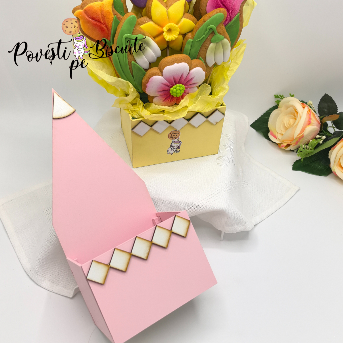 Decorațiune creion cu flori din turta dulce - Povesti pe biscuite